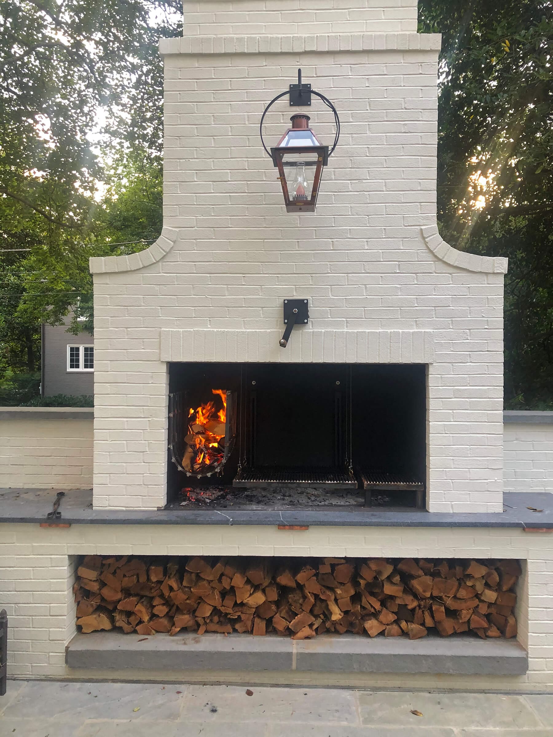 How an Overlooked Side Yard Became the Perfect Setting for a Parrilla Grill