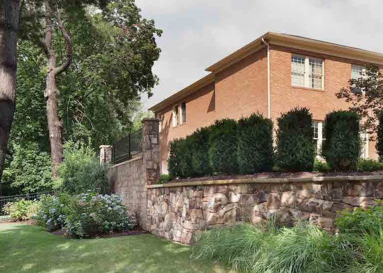 How Landscape Architects Use Retaining Walls to Define Landscapes